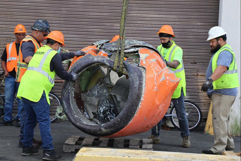 NTSB recovers wreckage of Transair Boeing 737F that crashed off Hawaii ...